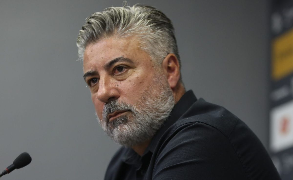 Demora por contratar um treinador coloca o trabalho de Alexandre Gallo ...