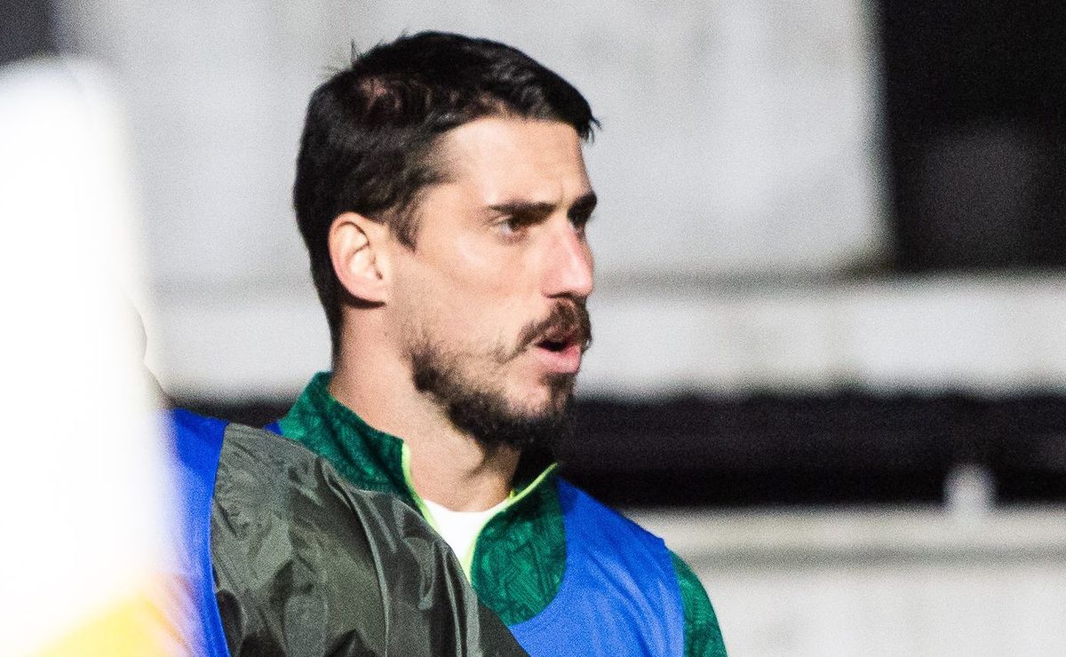 Gabriel Pires rescinde com o Fluminense e acerta com Panserraikos