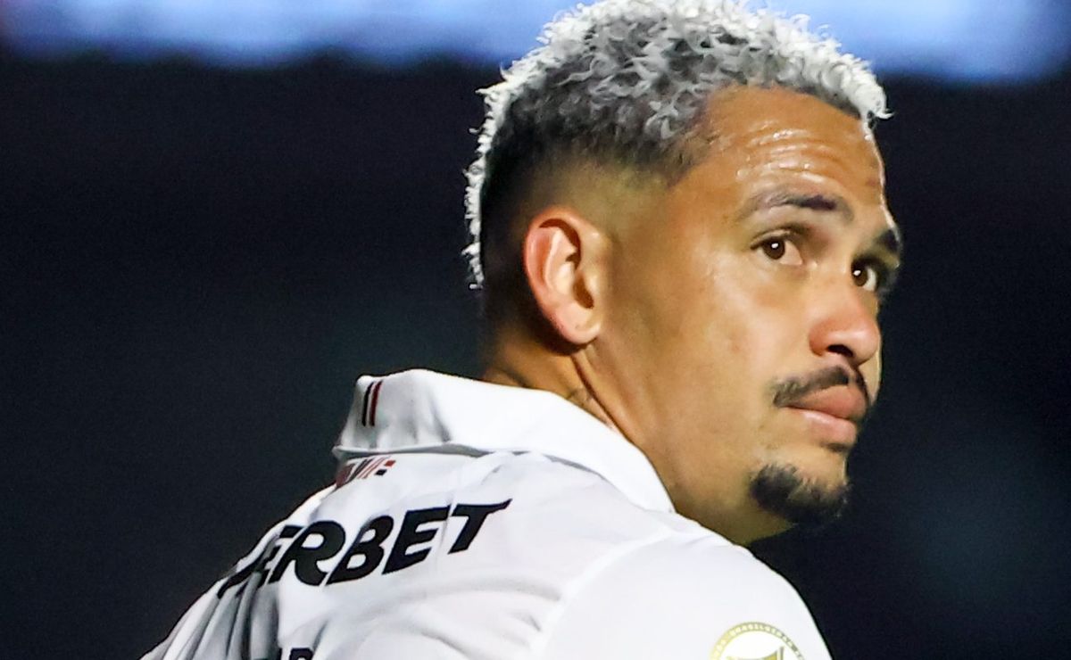 Luciano leva 4 pontos na testa após choque em São Paulo x Flamengo ...