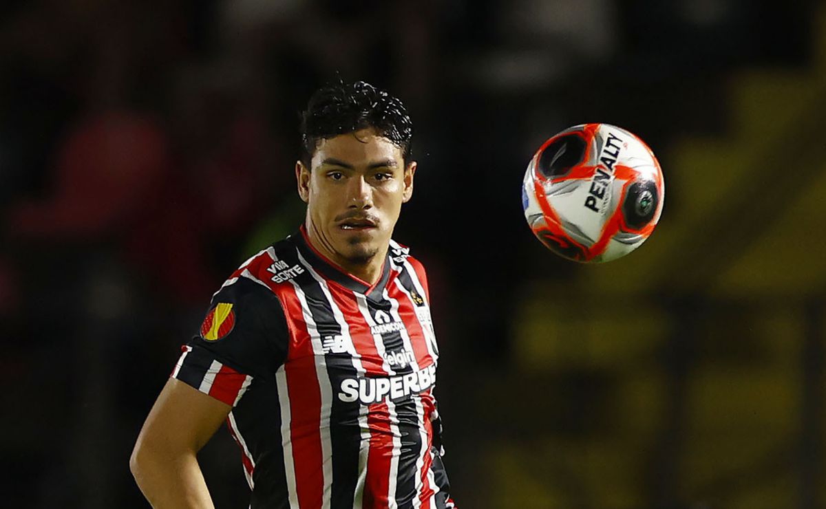 Moreira, desejado pelo Porto, volta a ser opção na lateral do São Paulo ...