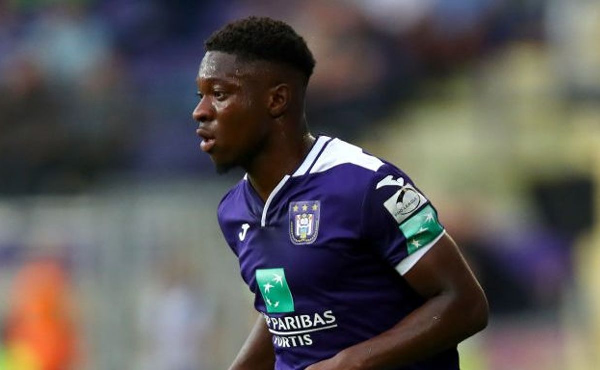 Francis Amuzu é contratado pelo Grêmio com maior parte sendo à vista