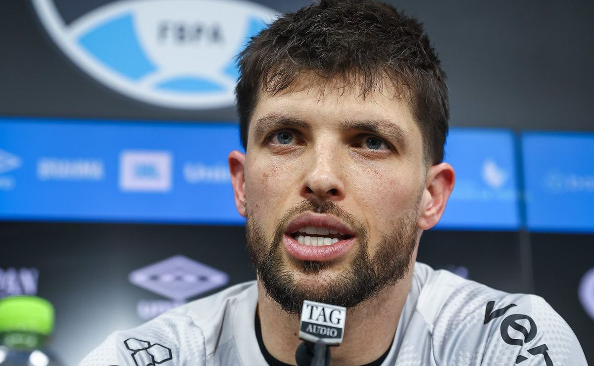 Volpi se irrita após ser questionado sobre críticas no Grêmio