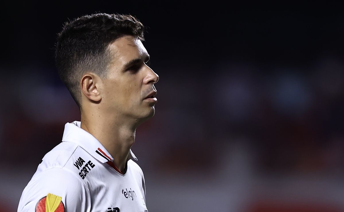Oscar atua por mais de 90 minutos em três jogos consecutivos no São Paulo