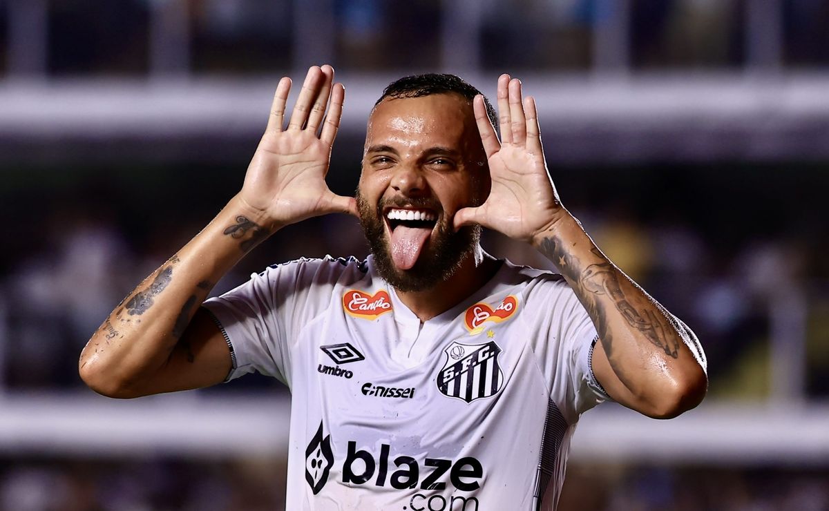 Guilherme, artilheiro santista na temporada, mira título paulista