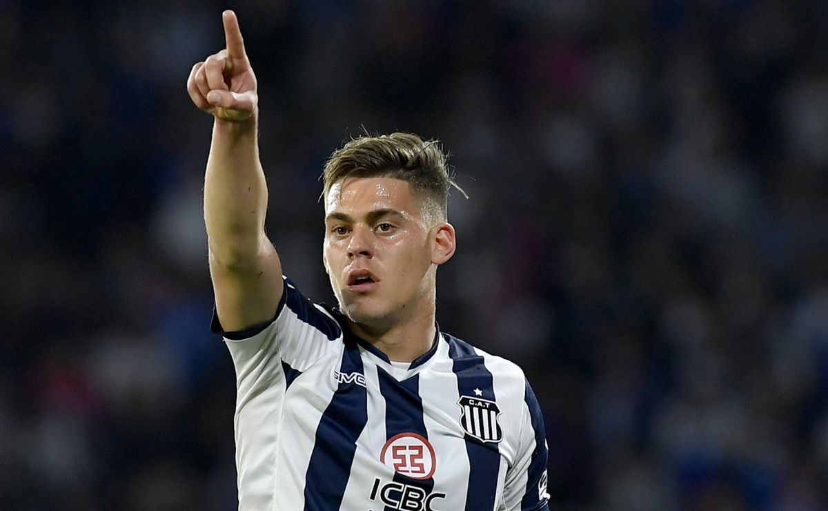 Fluminense descarta Girotti e busca novo centroavante