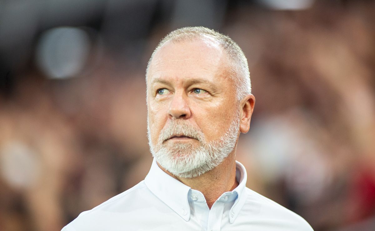 Mano Menezes terá o retorno de Samuel Xavier no Fluminense