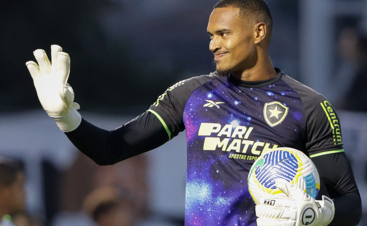 Novo preparador de goleiros do Botafogo revela conhecer John