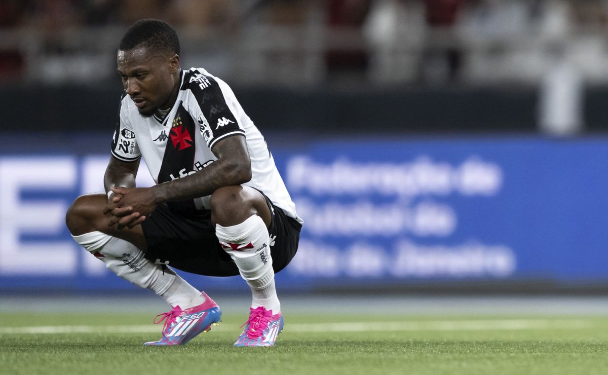 Loide Augusto é avaliado internamente pela comissão técnica do Vasco