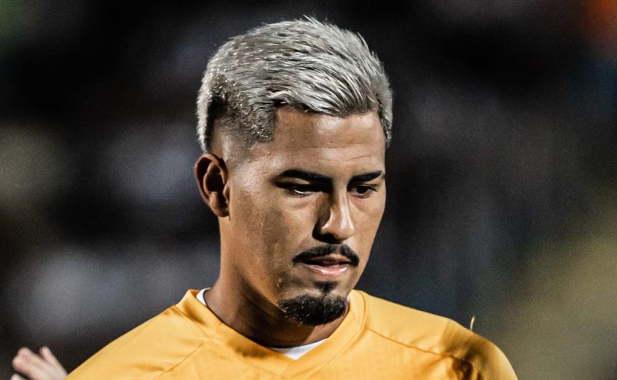 Ivonei não vem jogando mesmo 9 meses após deixar Santos