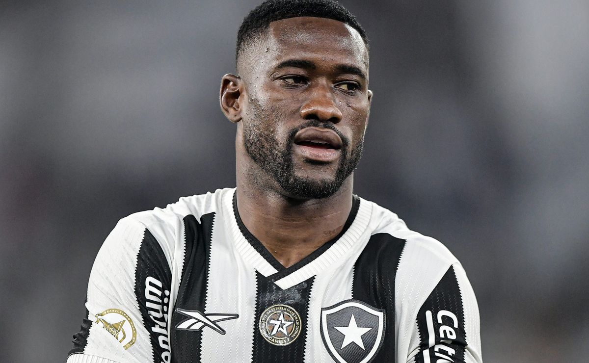 Botafogo pediu desconvocação de Bastos para evitar sobrecarga