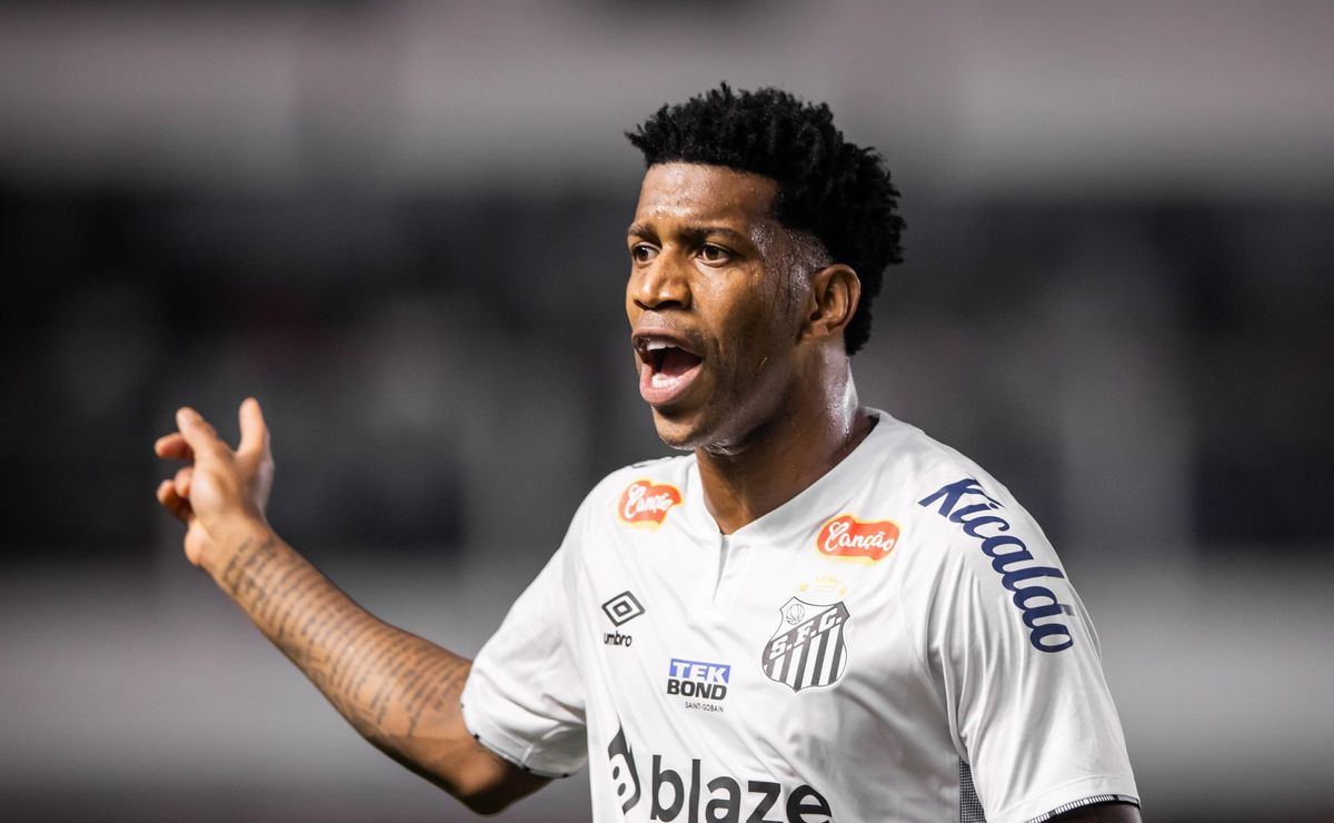 Gil em entrevista falou sobre a preparação do Santos