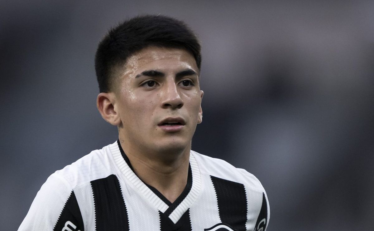 Thiago Almada é aprovado por volta ao Brasil para jogar em tricampeão da Libertadores