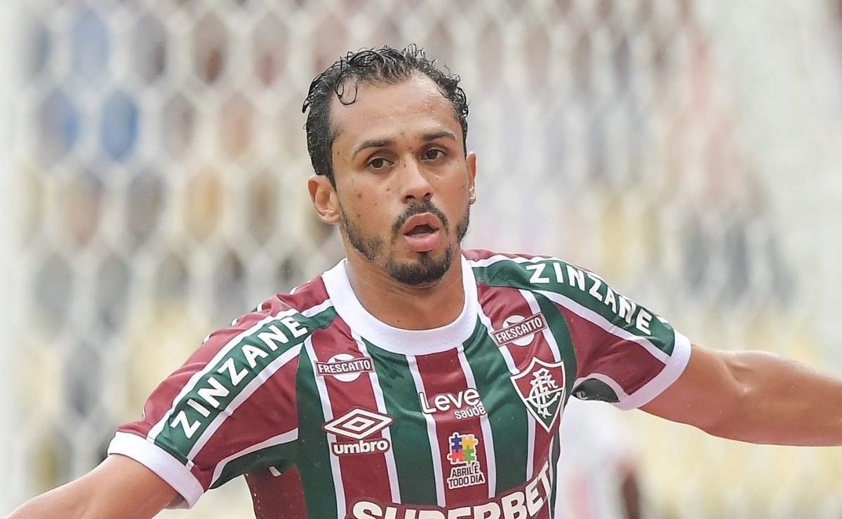 Torcida do Fluminense elogia Lima e prevê volta por cima após gol