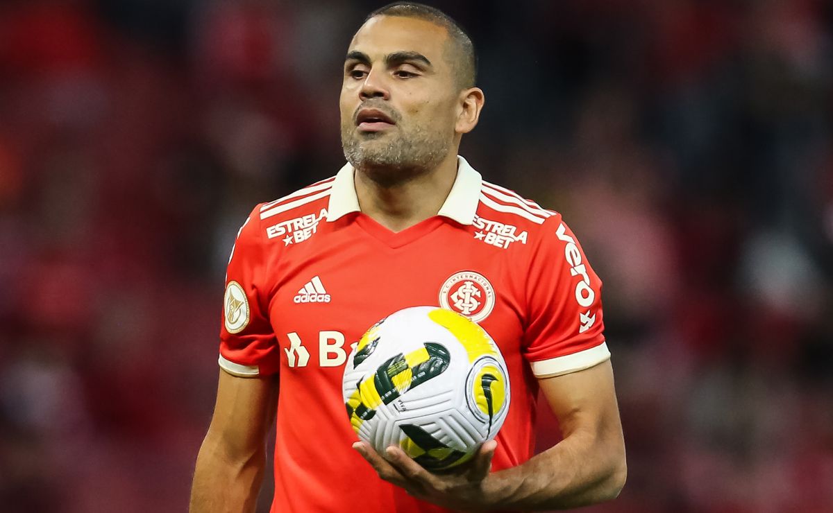 Internacional atualiza Roger Machado sobre evolução de Gabriel Mercado