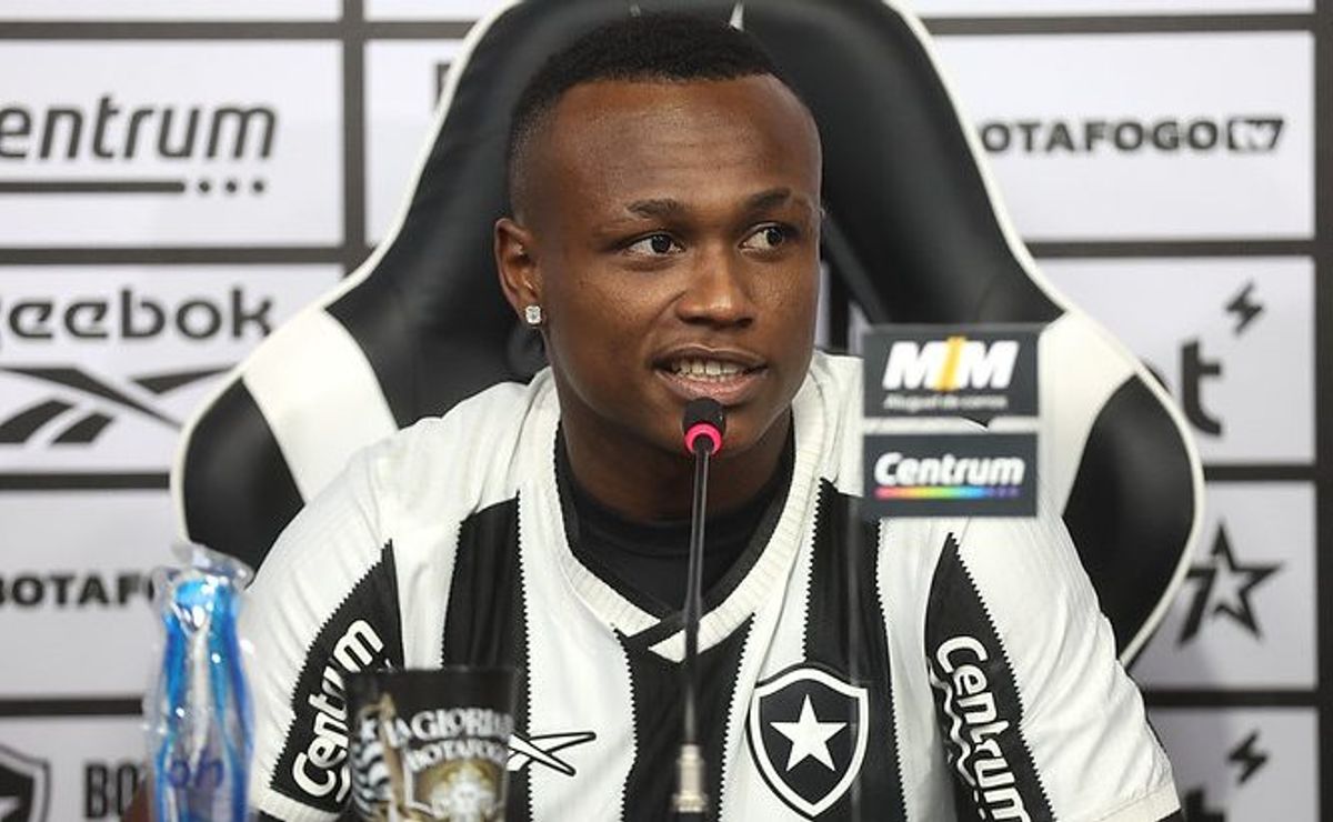 Nathan Fernandes completa dois meses no Botafogo sem estrear