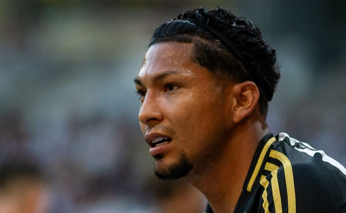 Rony pede atenção para Atlético-MG para jogo com o Santos