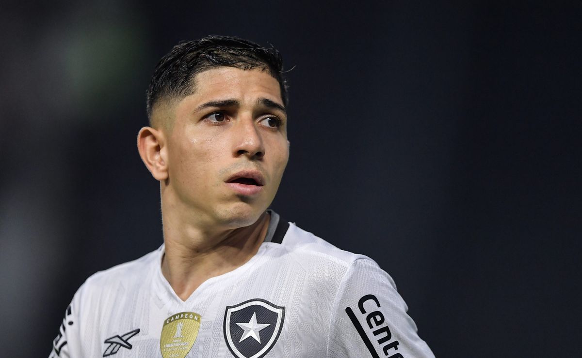 Savarino volta na escalação do Botafogo contra o São Paulo