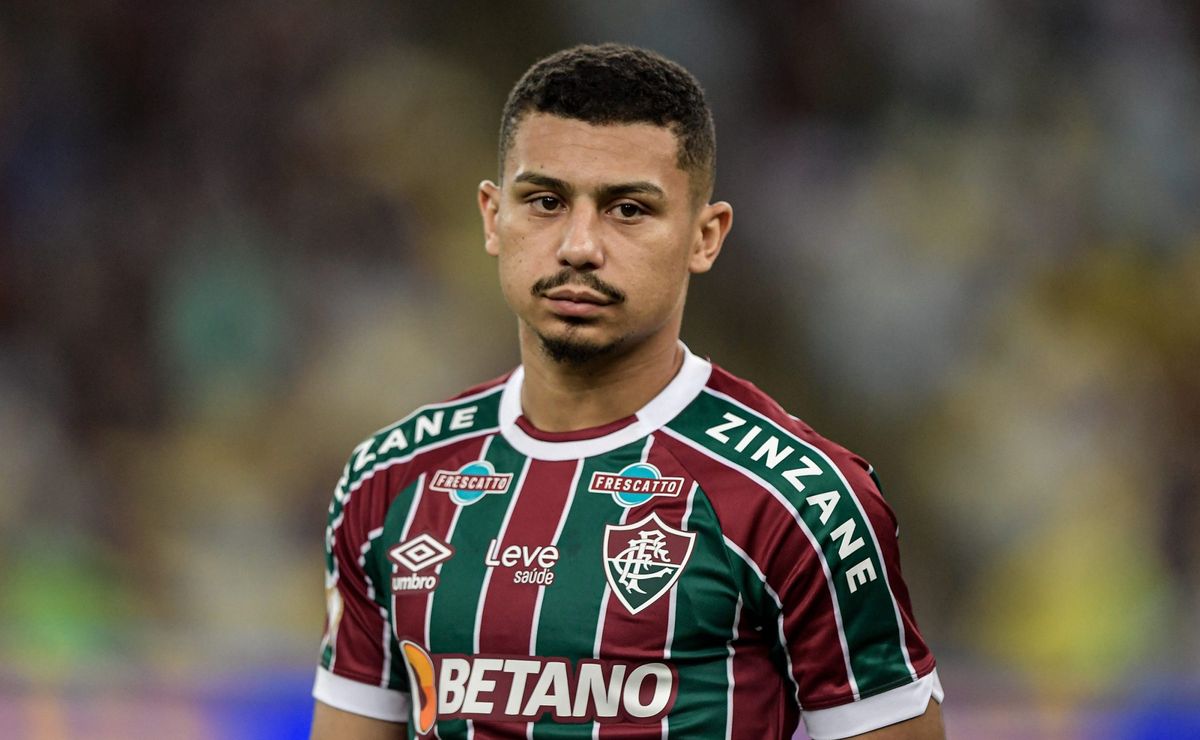 André, ex-atleta do Flu, se destaca em vitória do Wolves-ING