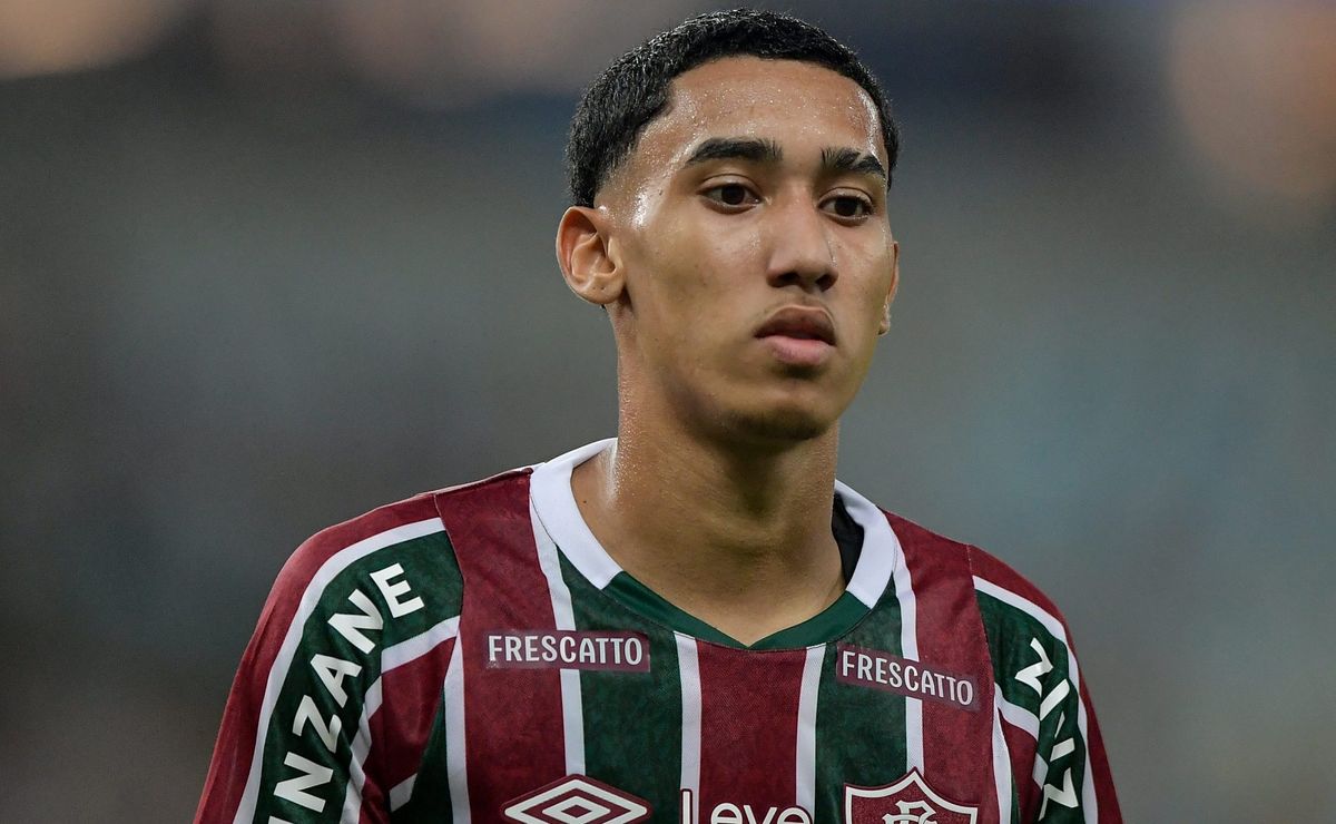 Isaque avança recuperação e já treina com bola