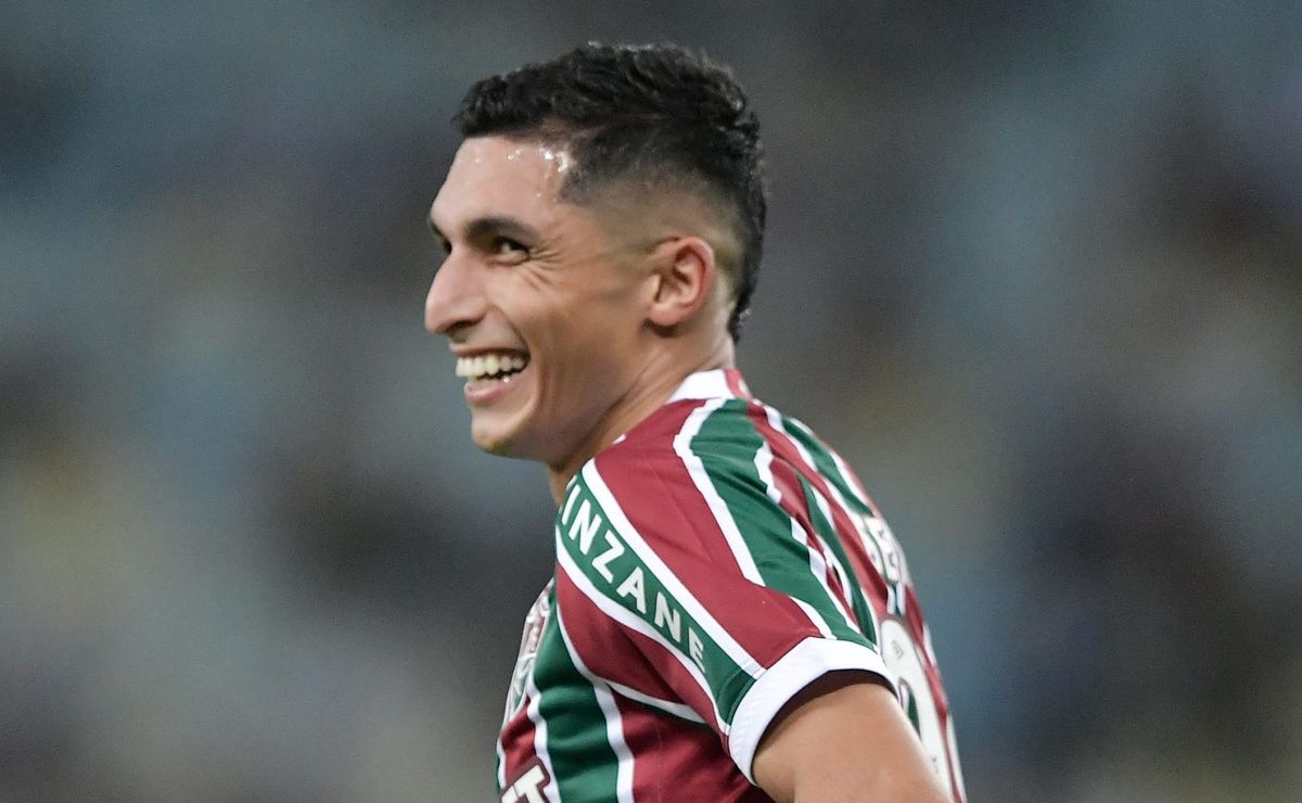 Kevin Serna ganha pontos e pode ser titular do Fluminense