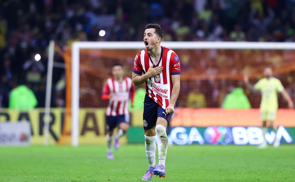 ¡GOLAZO HERMOSO! La joya de Alan Mozo que revivió a Chivas en la ...