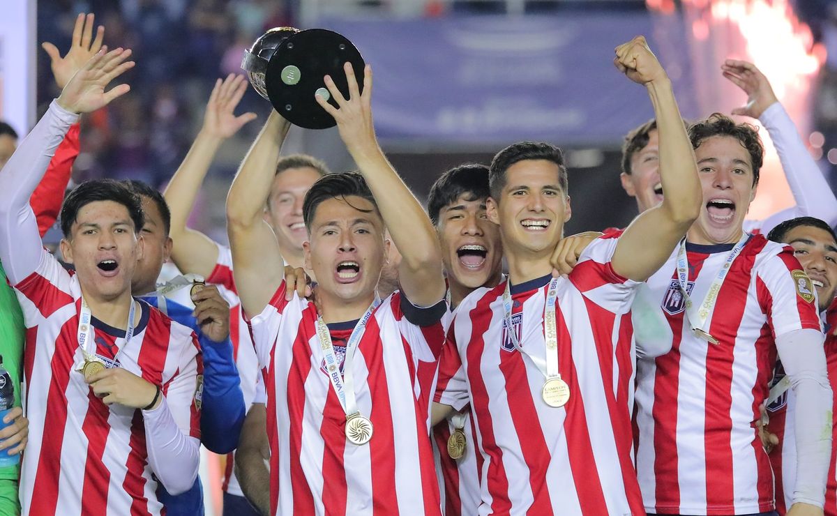 ¿Qué pasa? Por qué la afición de Chivas pide que vaya a Google y ...