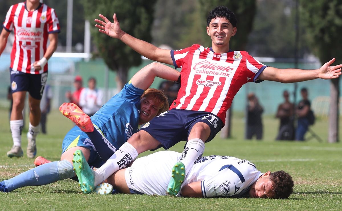 Daniel Cervantes, el goleador que Chivas le robó al Atlas y no para de ...