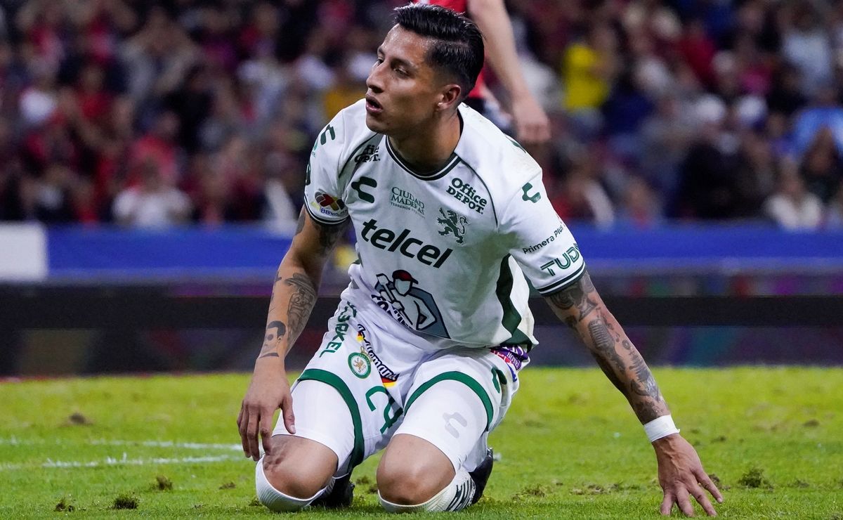 Carlos Cisneros protagonizó un insólito momento con León: apenas jugó ...