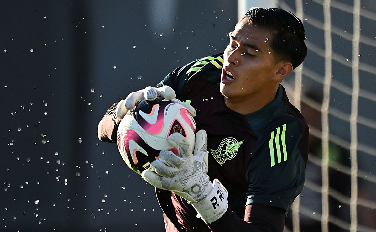 Lauro Muñoz, ex Chivas, compara a Raúl Rangel con histórico portero