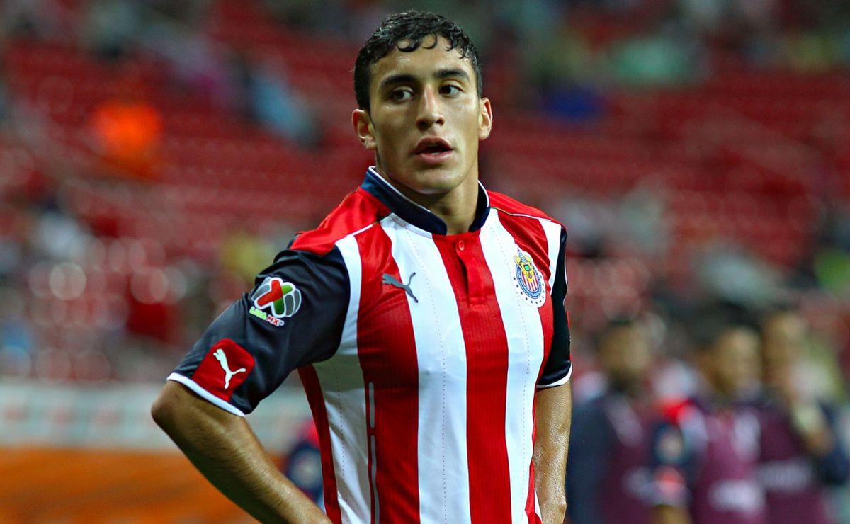 El paso de Alejandro Zendejas por Chivas: pocos minutos y como defensor