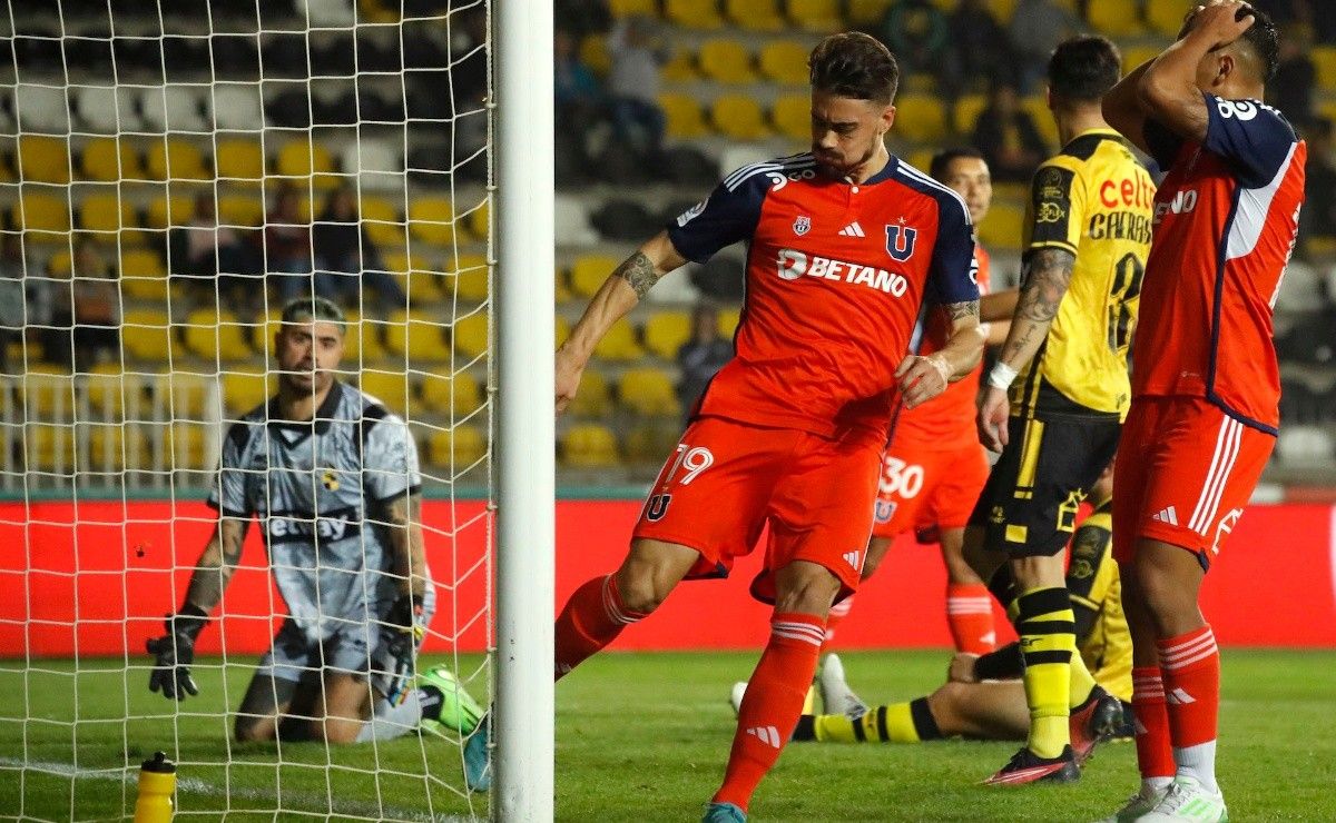 El grosero error defensivo que marca la caída de la Universidad de ...