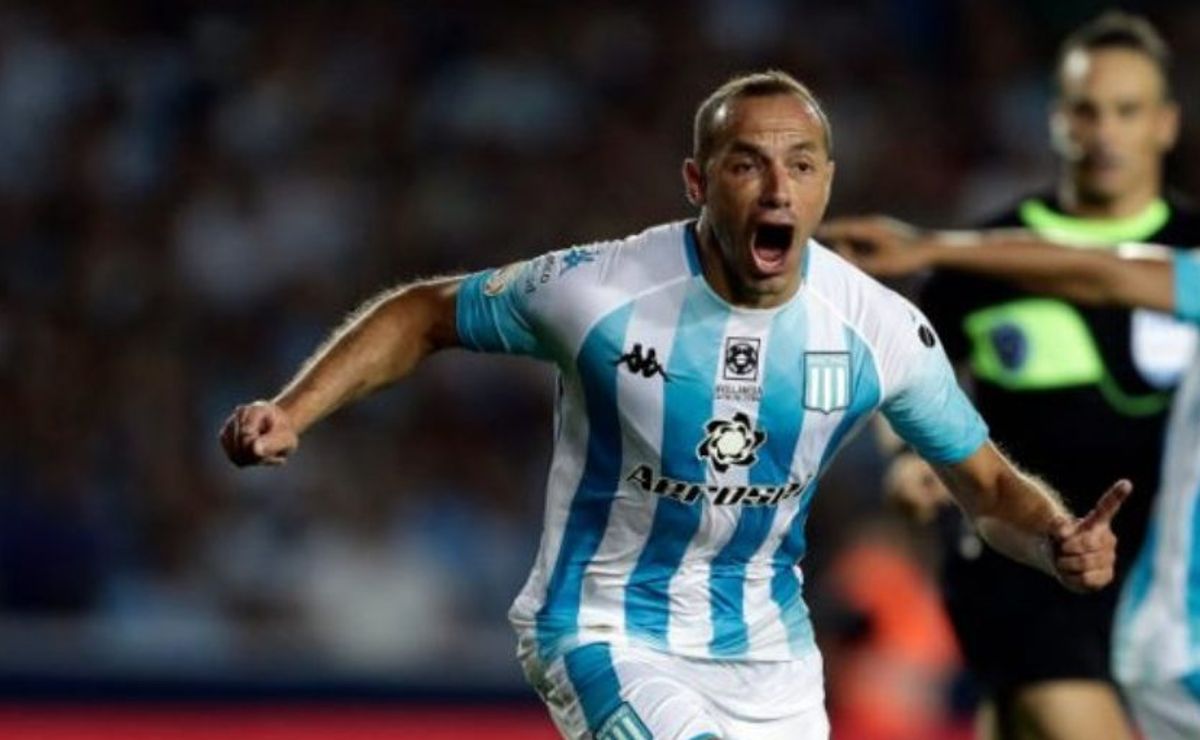 ¿Saludará a Arturo Vidal y a Jorge Sampaoli? Marcelo Díaz viaja a ...