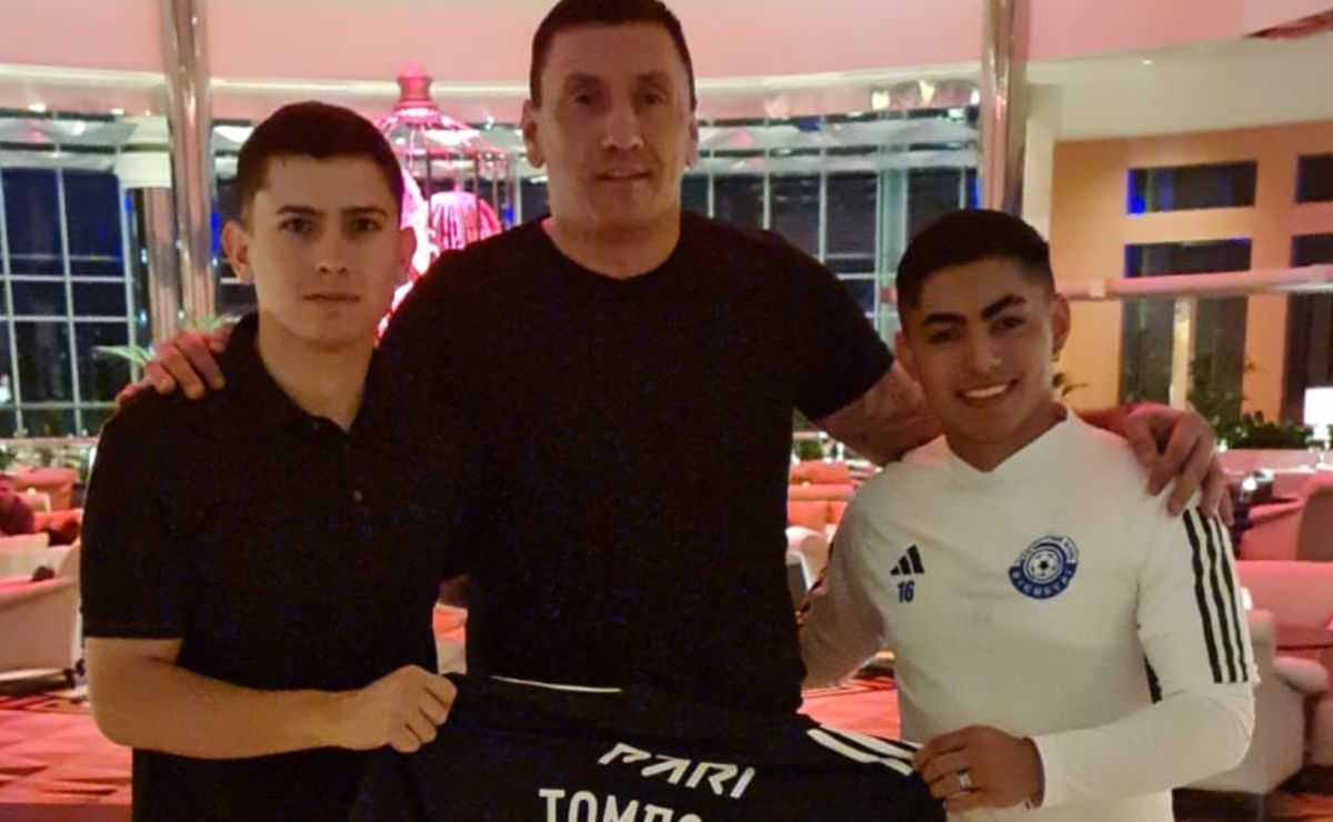 Jordhy Thompson fue presentado con nueva camiseta - Bolavip Chile