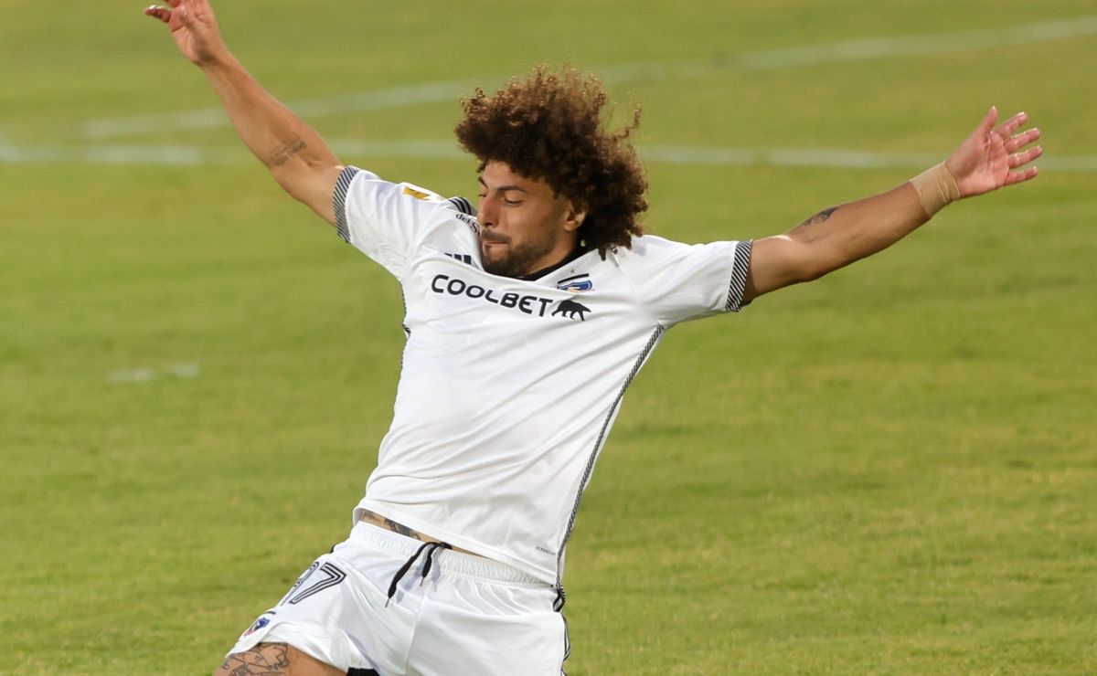 Colo Colo: Falcón recibe tremendo pelotazo en Supercopa - Bolavip Chile