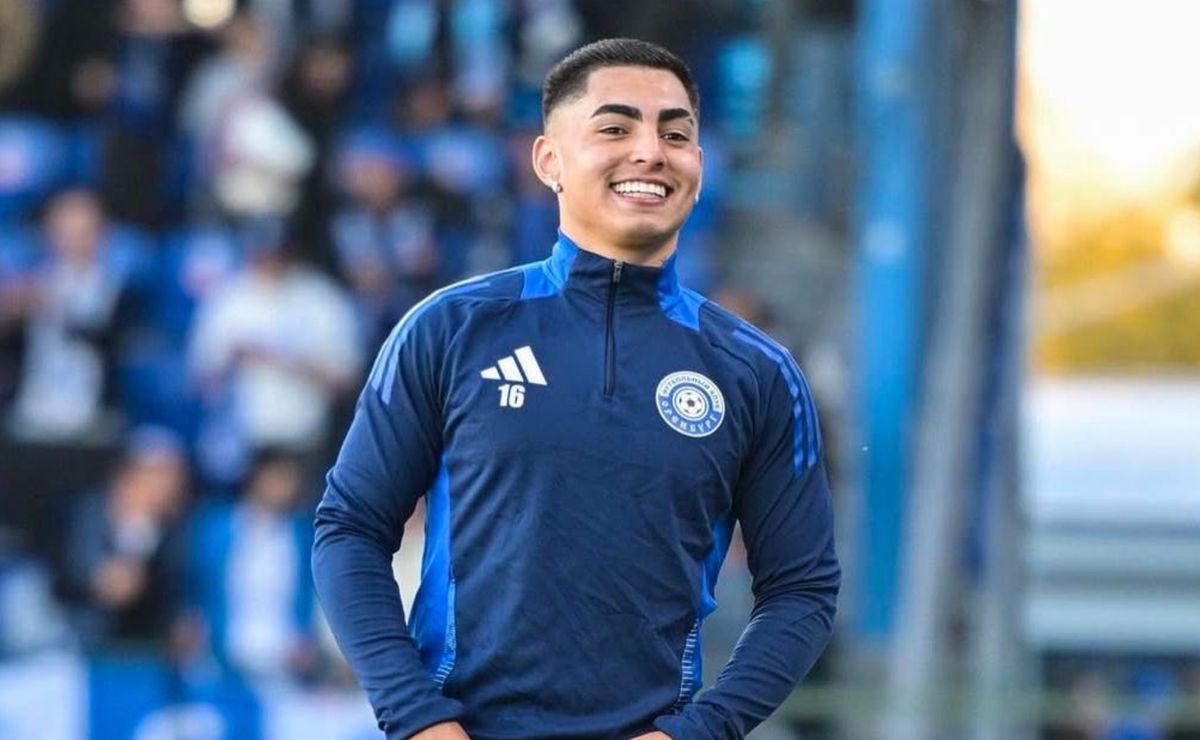 ¿Se cambia de equipo? Jordhy Thompson se viste de azul - Bolavip Chile