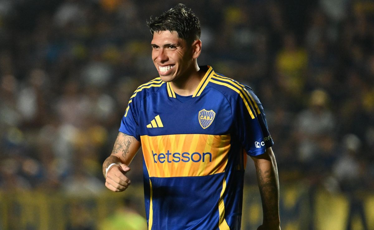 Carlos Palacios saca aplausos en Argentina por noble gesto con un pequeño hincha de Boca Juniors ...