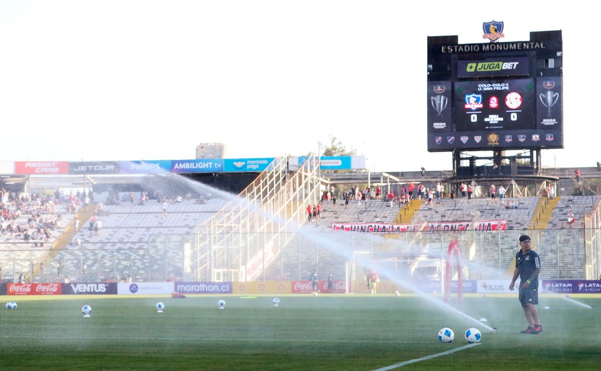 Colo Colo: Revelan exceso de arena en la cancha del Monumental