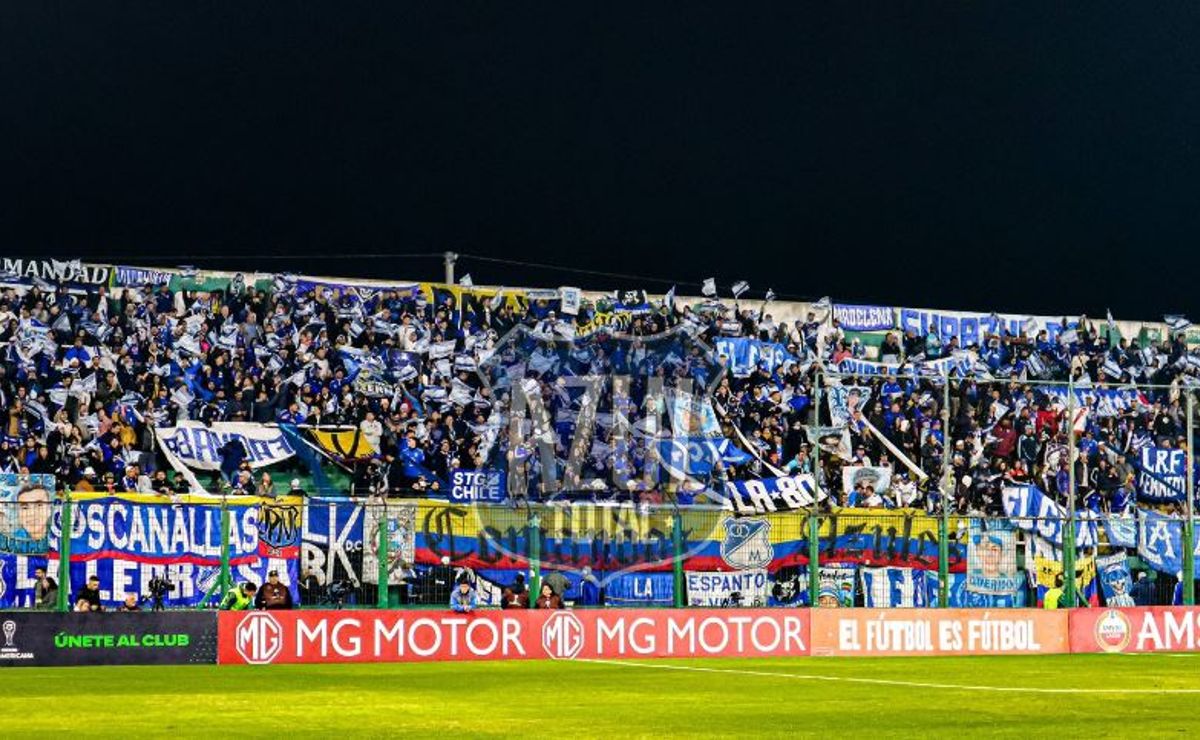 Monumental acompañamiento de la hinchada de Millonarios en Argentina ...