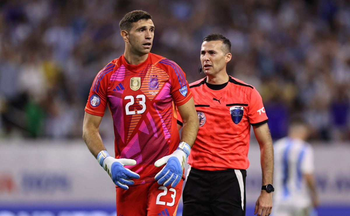 El gesto del 'Dibu' Martínez en los penales que están criticando en Ecuador - Bolavip Colombia