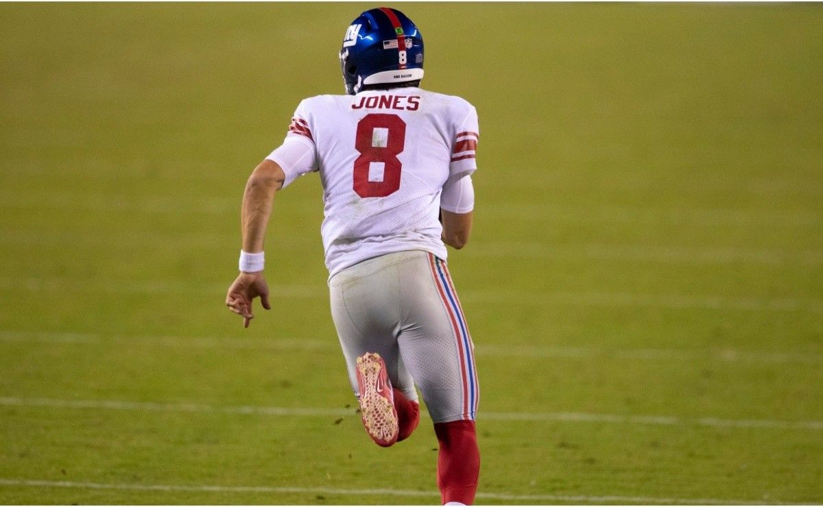 He's gone! He fell! Funniest memes and reactions from Daniel Jones ...