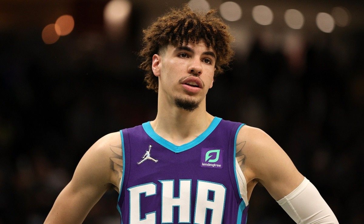 Hornets' LaMelo Ball's father LaVar takes huge shot at Michael Jordan ...