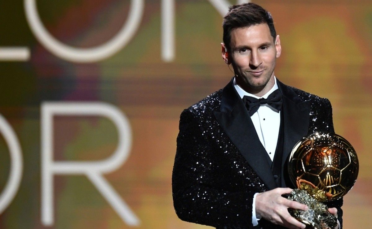 How many individual awards does Lionel Messi have? List by years and ...