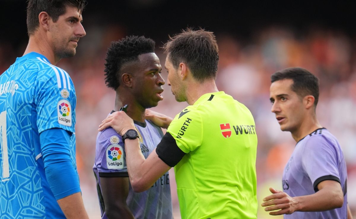 Spanish FA makes U-turn regarding Vinicius' red card against Valencia ...