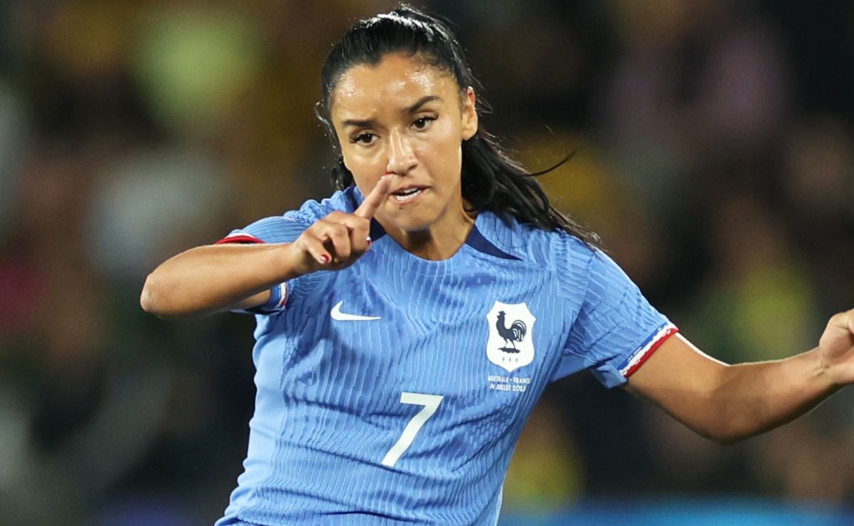 Sakina Karchaoui’s Profile: Age, Heights, Ethnicity, Partner, Salary ...