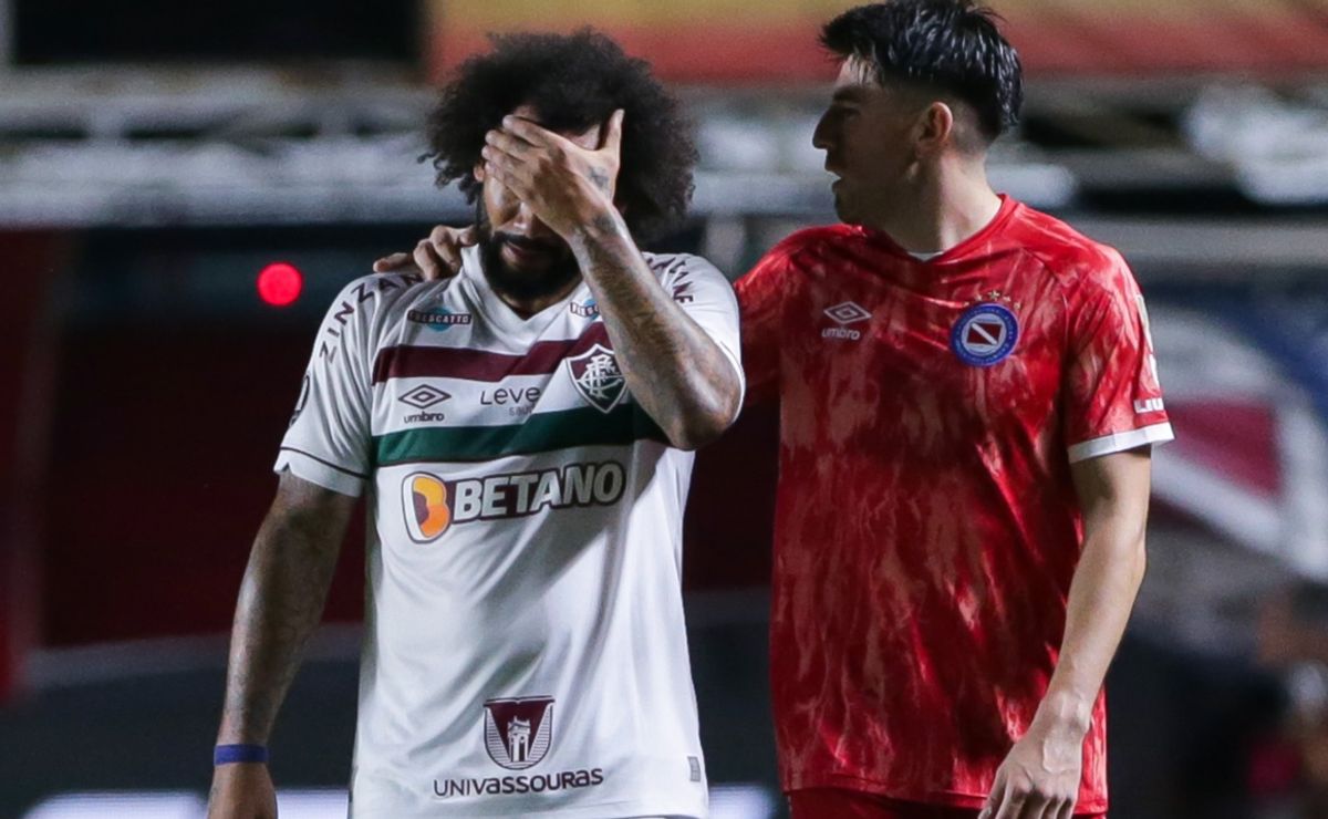 Video: Brutal injury by Marcelo in Fluminense Copa Libertadores match ...