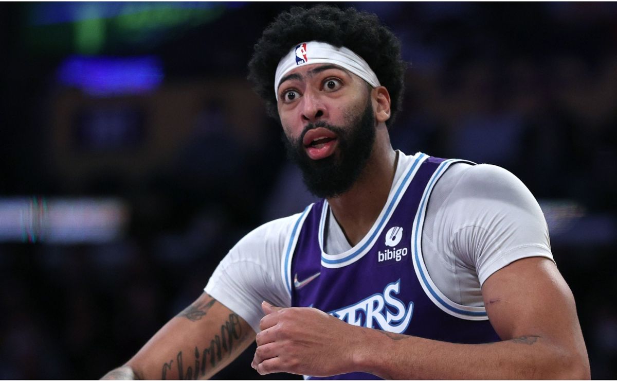 This is where the Lakers stand on Anthony Davis' contract extension ...