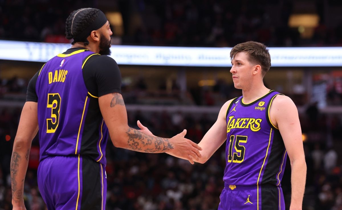 Austin Reaves reacts to Anthony Davis' lucrative deal with the Lakers ...