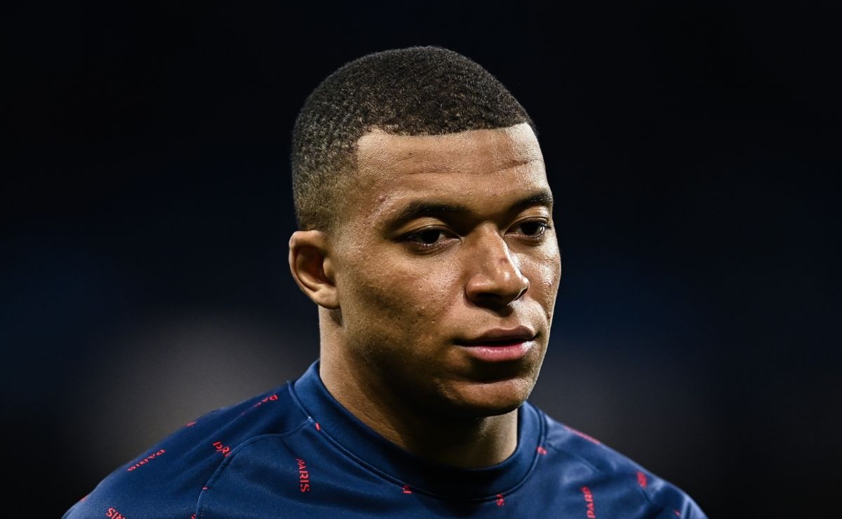 With Messi and Neymar gone, PSG eye possible Mbappe replacement ...