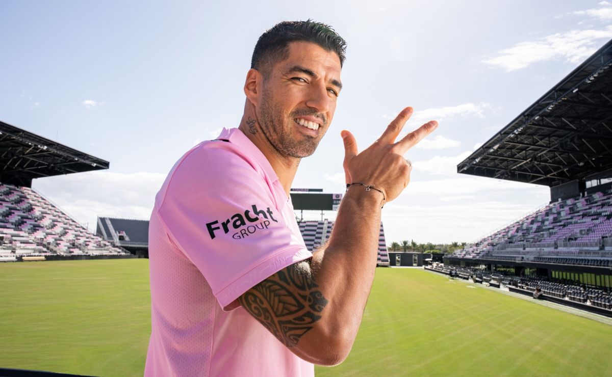 Why does Luis Suarez celebrates his goals with three fingers and ...