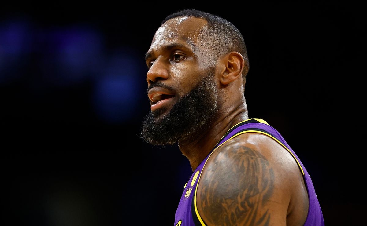 NBA Rumors: LeBron James considering two teams to leave the Lakers ...